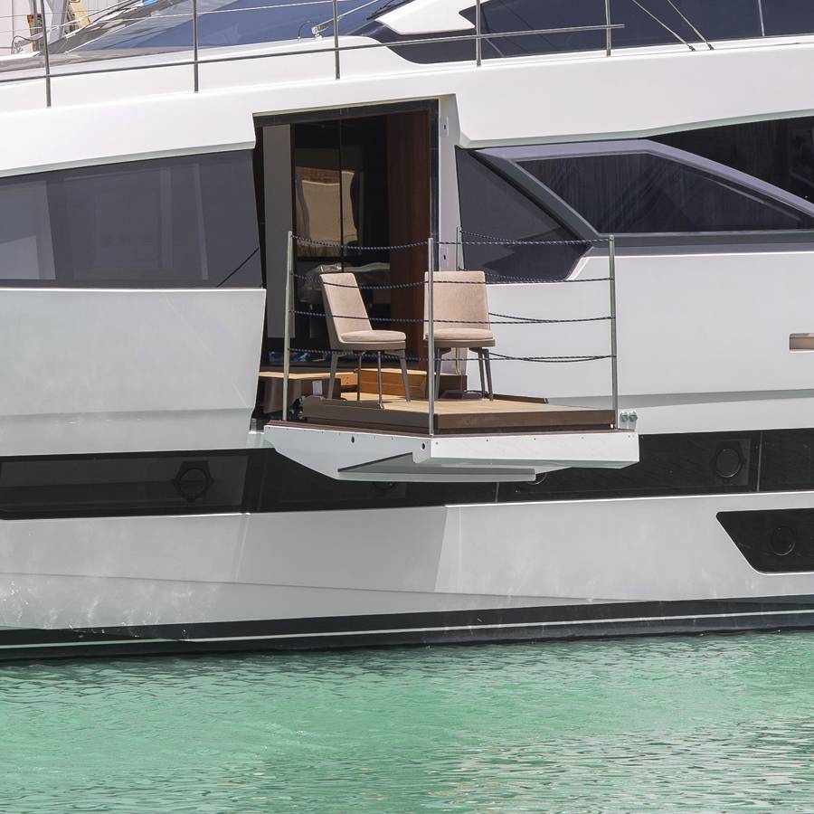 Balcony clam shell door - Balcony and bulwark terrace | Besenzoni